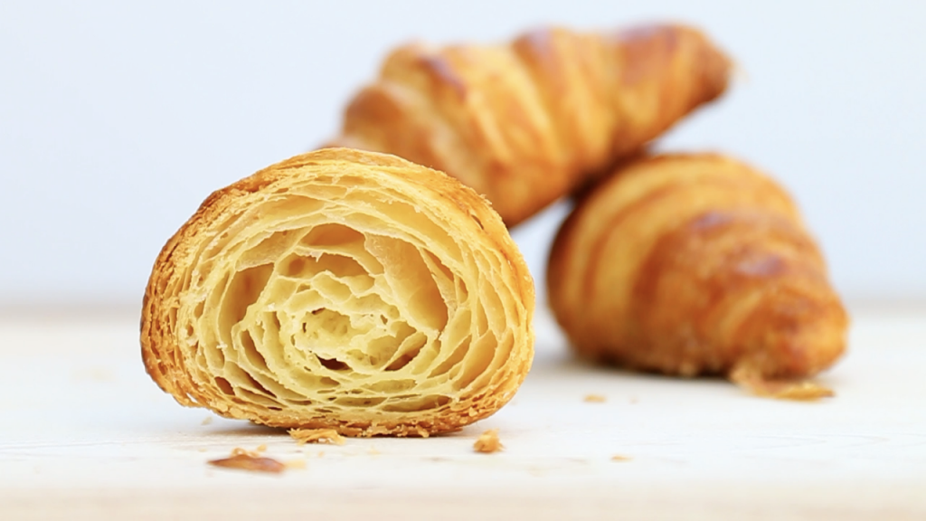Cách làm Bánh Sừng Bò Ngàn Lớp Croissant chuẩn vị Pháp