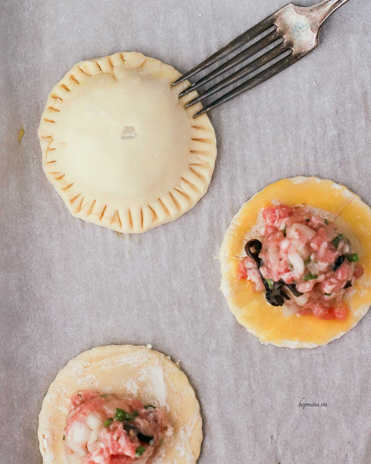 Cách làm bánh Pateso Pate Chaud ngàn lớp nhân thịt ngon nức