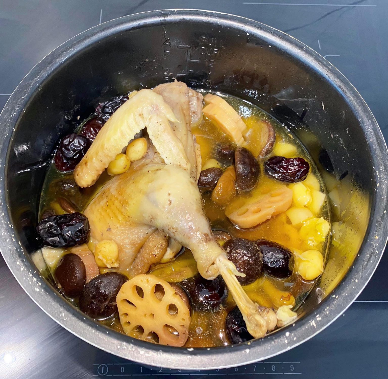 Cách Hầm Gà Thuốc Bắc Ngải Cứu Hạt Sen Cực Bổ Dưỡng