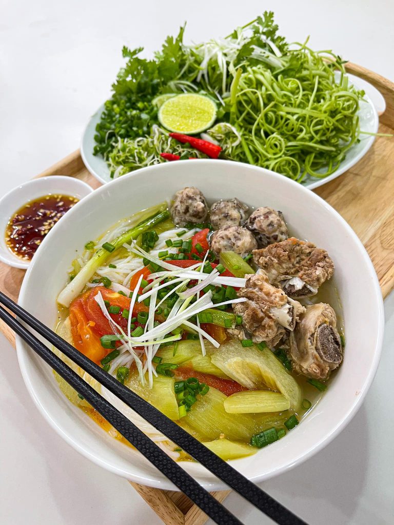 Cách nấu bún sườn chua dọc mùng Ngon Bổ Rẻ cho bữa sáng