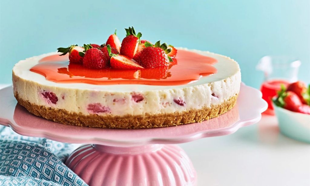 Cách Làm Bánh Cheesecake Dâu Tây Ngon Đẹp Mắt Nhất