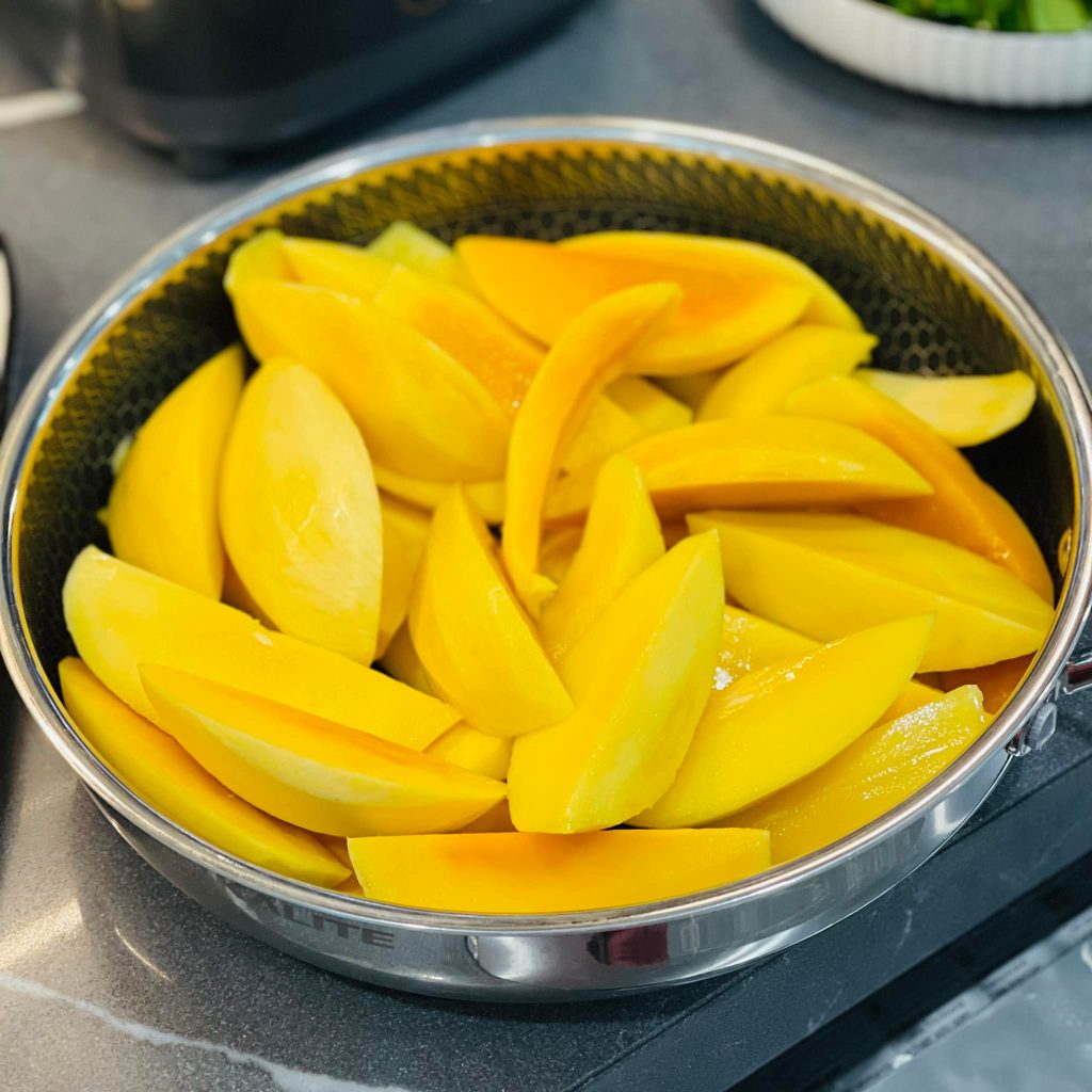 Cách Làm Mứt Xoài Sệt và Xoài Dẻo Ngon Đón Tết 2024