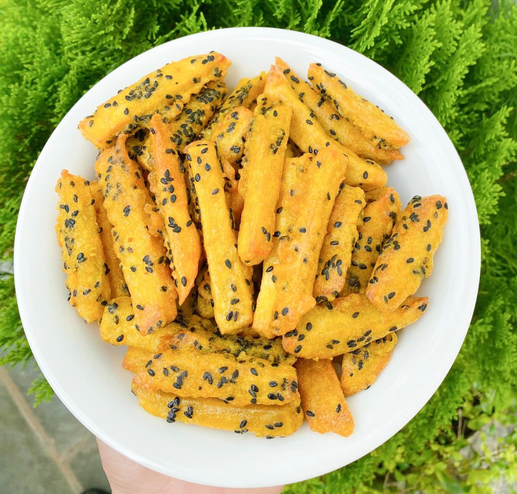 Cách Làm Khoai Lang Chiên Vừng Giòn Thơm Ăn Là Mê