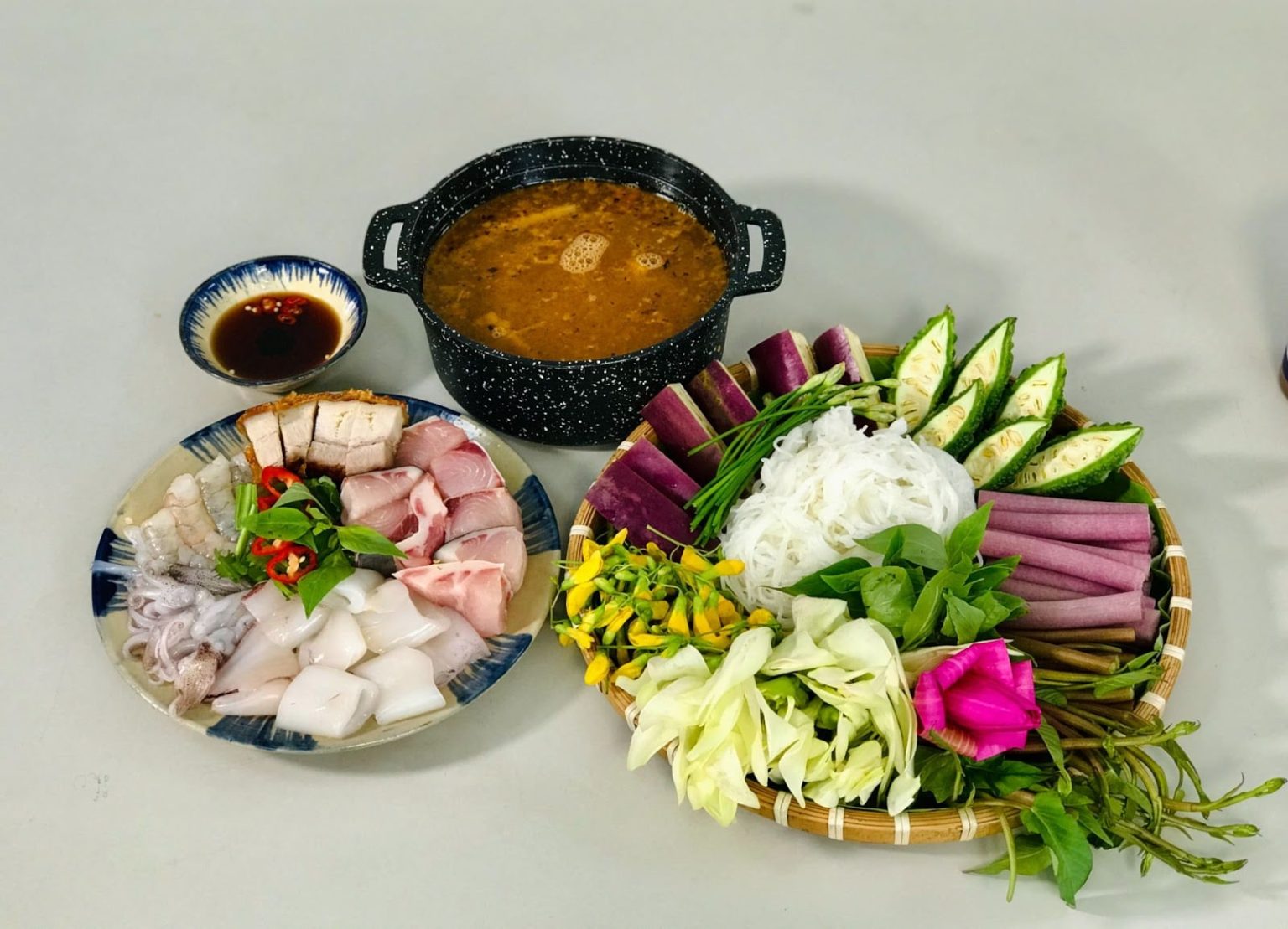 Cách Nấu Lẩu Mắm Miền Tây Đơn Giản Mà Ngon Đúng Vị