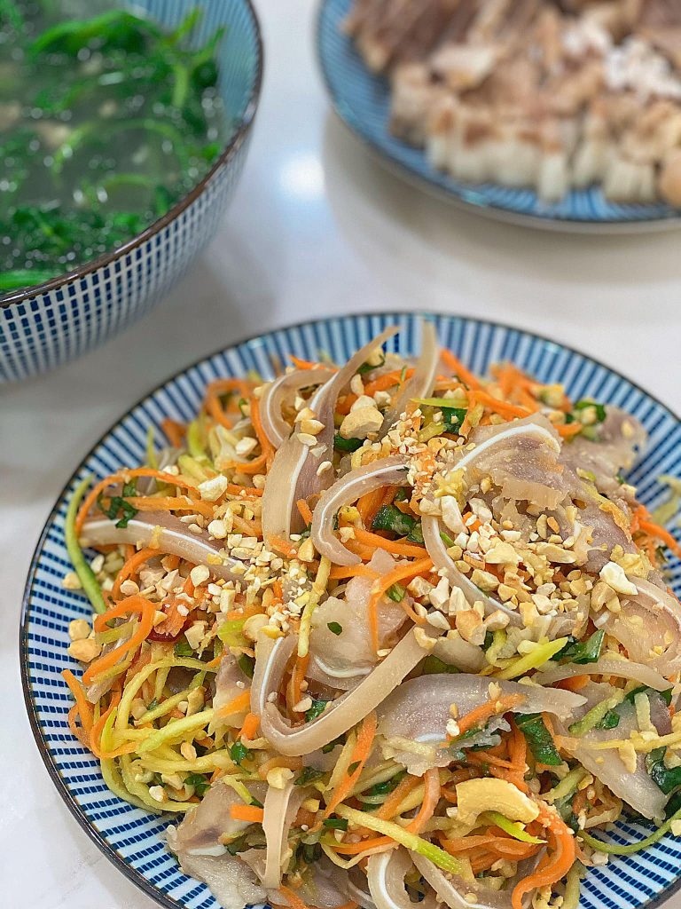 Cách Làm Nộm Tai Heo Xoài Xanh Ngon Giòn Ko Ra Nước