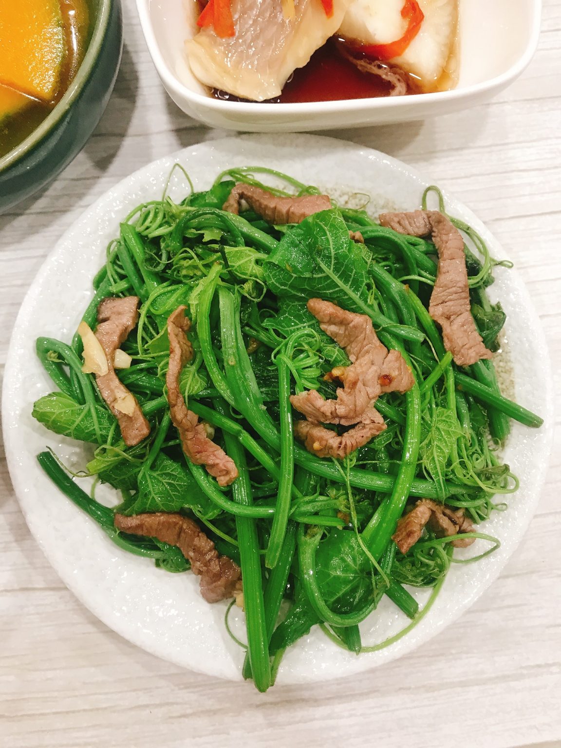 Cách Làm Ngọn Su Su Xào Tỏi Xanh Mướt Ăn Giòn Ngọt